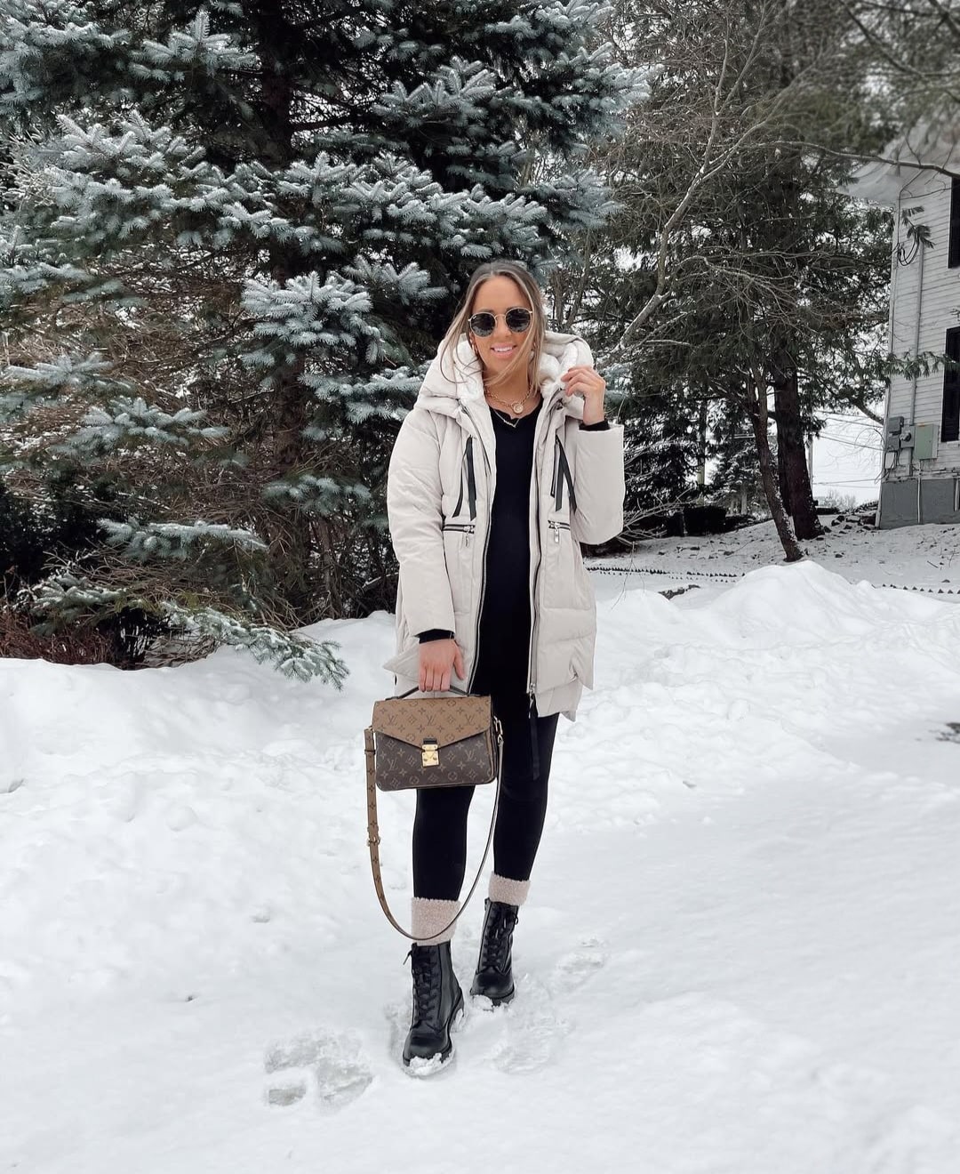 23 Winter Maternity Outfit Ideas For A Stylish Bump - Bjarni Baby