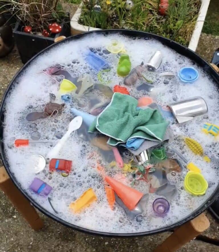 19 Fun Sensory Spring Tuff Tray Ideas for kids - Bjarni Baby