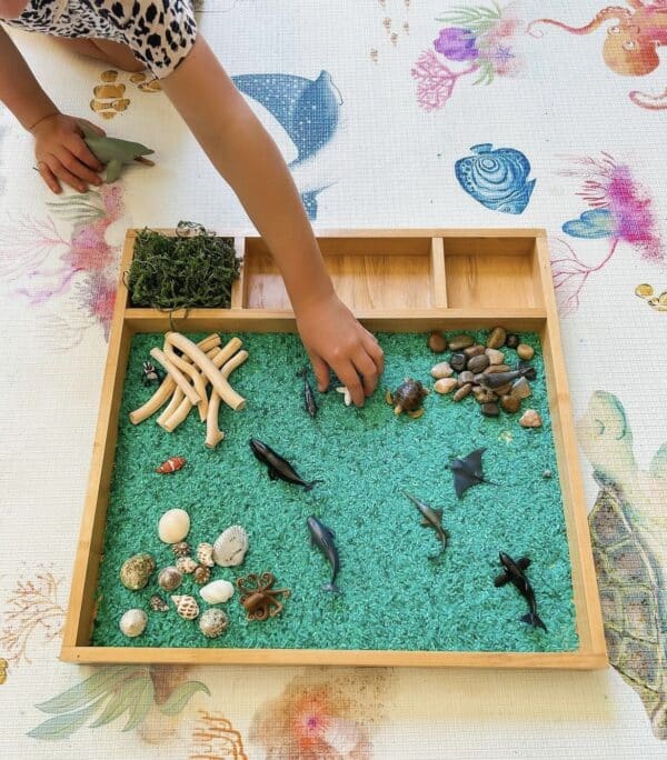 19 Fun Sensory Spring Tuff Tray Ideas for kids - Bjarni Baby