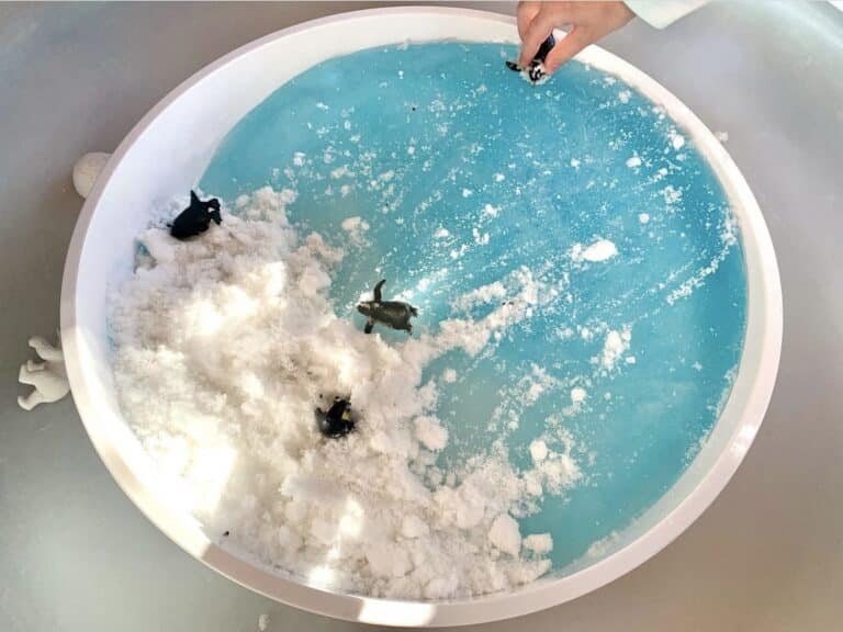 19 Fun Sensory Spring Tuff Tray Ideas for kids - Bjarni Baby