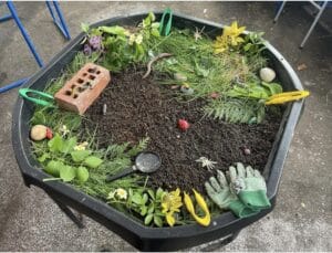 15 Fun & Educational Insect Tuff Tray Ideas For Toddlers - Bjarni Baby