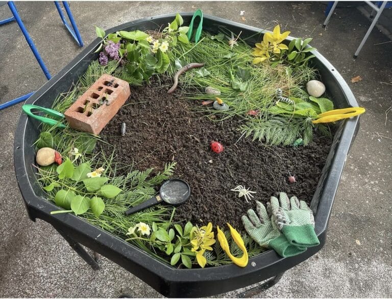 15 Fun & Educational Insect Tuff Tray Ideas For Toddlers - Bjarni Baby