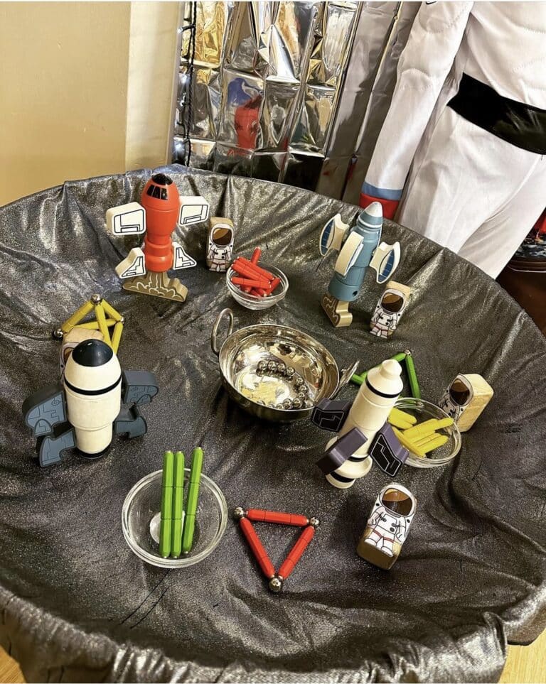 13 Out Of This World Tuff Tray Space Ideas - Bjarni Baby