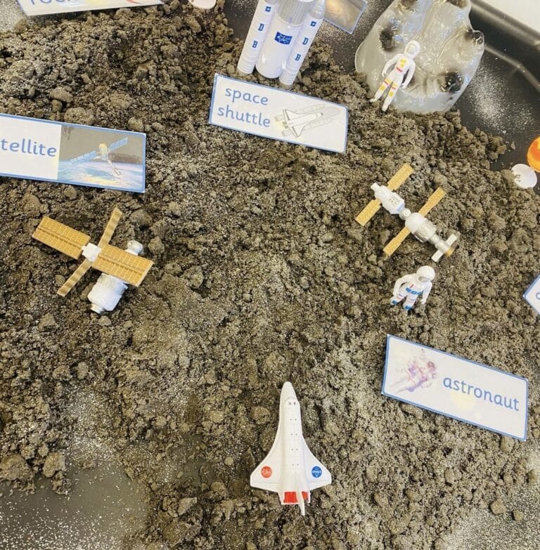 13 Out Of This World Tuff Tray Space Ideas - Bjarni Baby