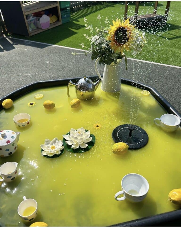 23 Gorgeous Summer Tuff Tray Ideas For Summer Fun - Bjarni Baby