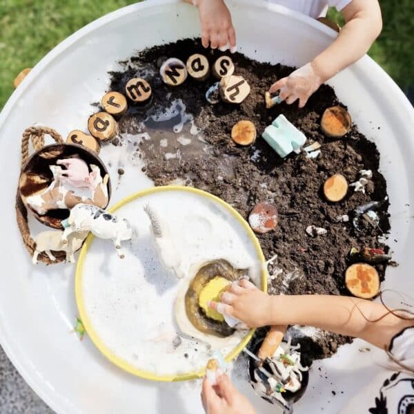 23 Gorgeous Summer Tuff Tray Ideas For Summer Fun - Bjarni Baby