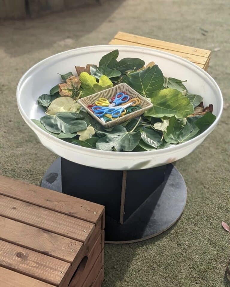 23 Gorgeous Summer Tuff Tray Ideas For Summer Fun - Bjarni Baby