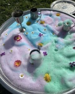 23 Gorgeous Summer Tuff Tray Ideas For Summer Fun - Bjarni Baby