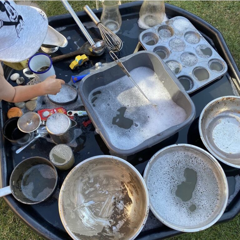 23 Gorgeous Summer Tuff Tray Ideas For Summer Fun - Bjarni Baby