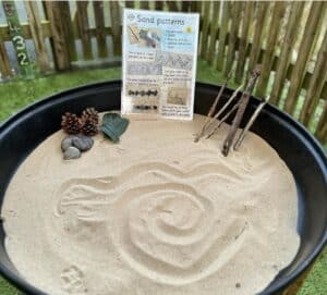 23 Gorgeous Summer Tuff Tray Ideas For Summer Fun - Bjarni Baby