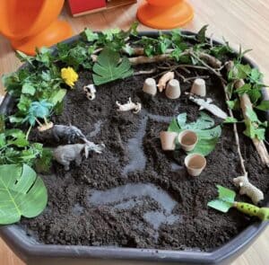 19 Jungle Inspired, Animal Themed Tuff Tray Ideas For Kids - Bjarni Baby