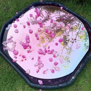 15 Sweet & Fun Valentine's Tuff Tray Ideas - Bjarni Baby