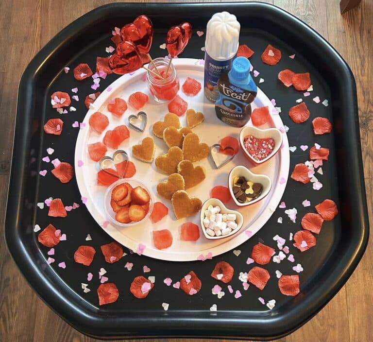 13 Sweet & Fun Valentine's Tuff Tray Ideas - Bjarni Baby