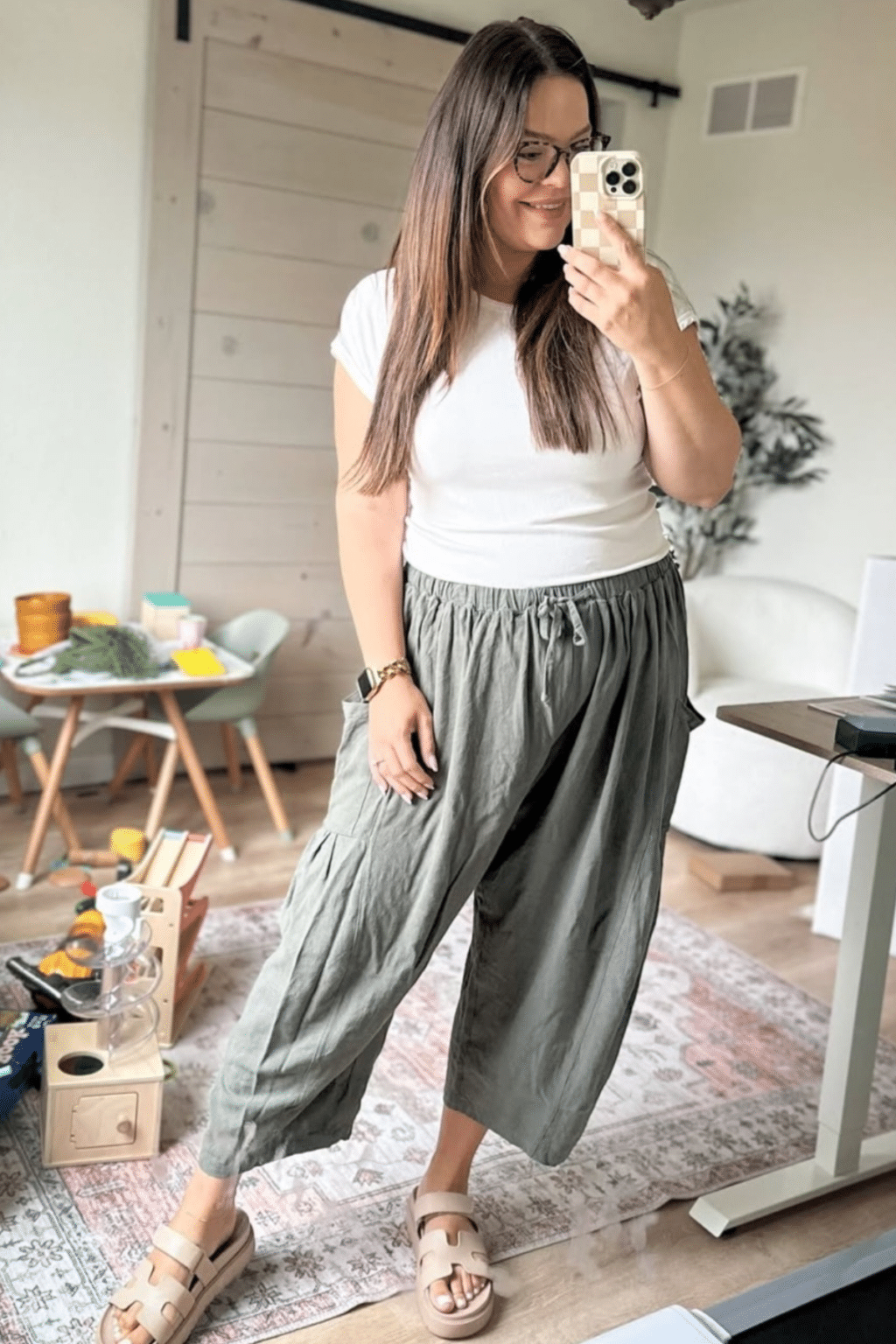 23 Postpartum Outfit Ideas That Are Cozy & Stylish! - Bjarni Baby
