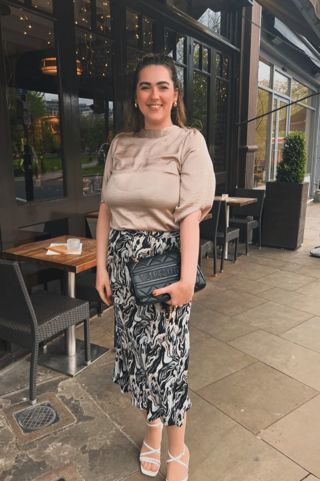 23 Postpartum Outfit Ideas That Are Cozy & Stylish! - Bjarni Baby